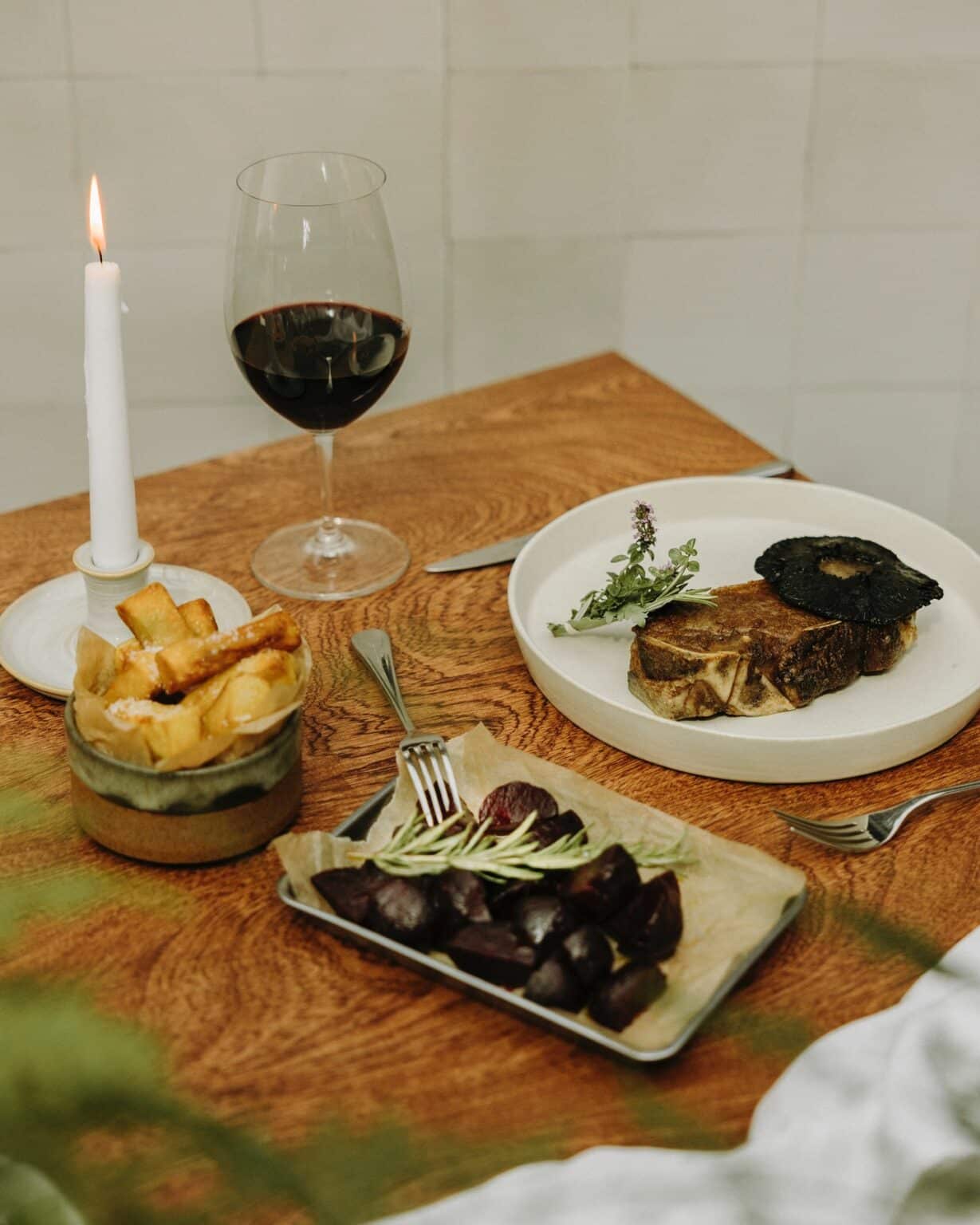 The Two Pigs – DISCOVER EAST STAFFORDSHIRE